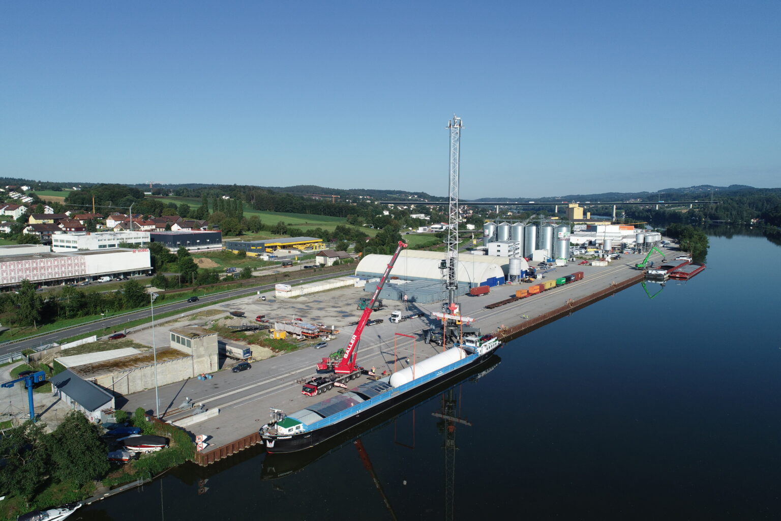 bayernhafen - Passau | heavy-lift | lighterage | ship piers